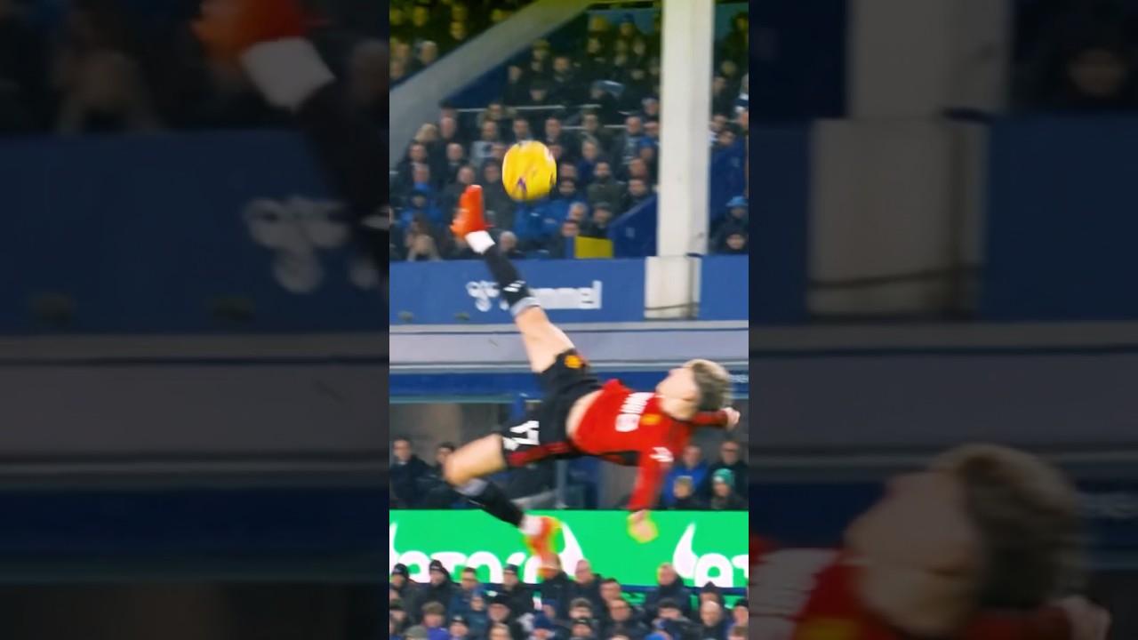 Alejandro Garnacho Scores INSANE Overhead Kick 🤯💫